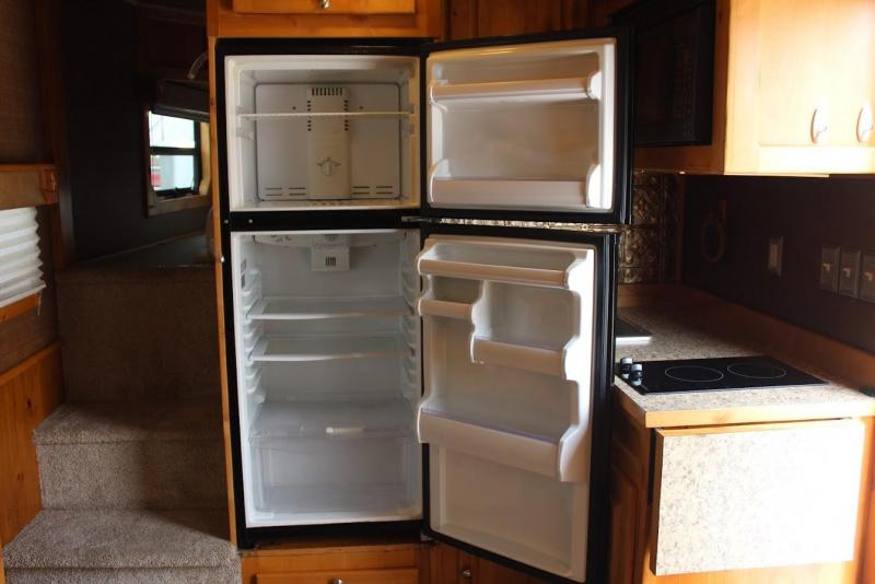 2007 Bloomer Evolution Horse Trailer in Pilot Point, TX | Trailer Trader