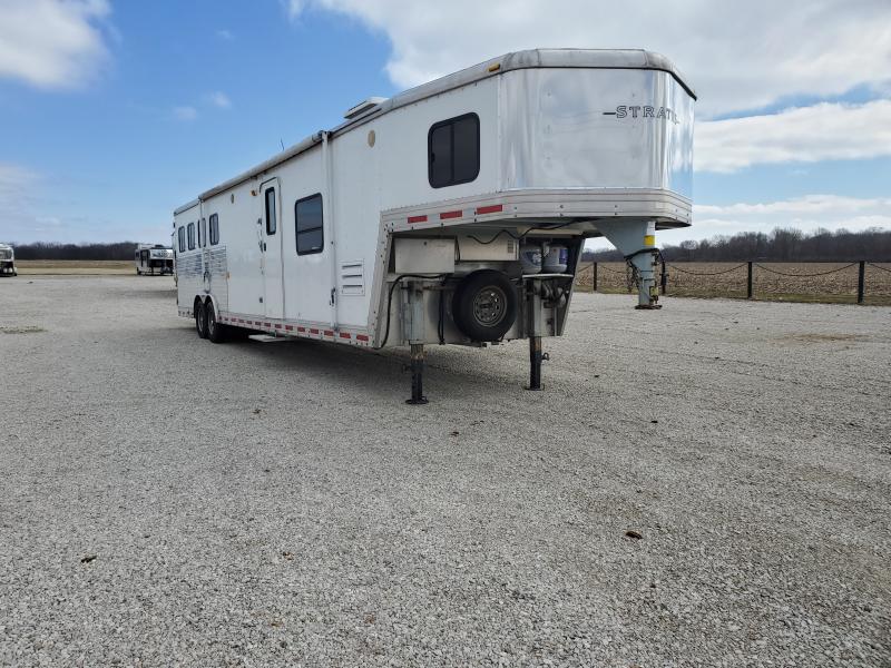 2005 Bison Trailers 8414 Stratus Horse Trailer in Litchfield, IL ...