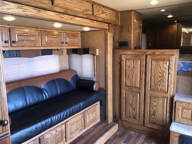2011 Merhow Trailers Verylite 3 Horse Living quarters Trailer | Near Me